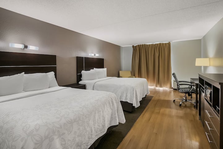 Three Well-located Rooms W/ Seasonal Pool Access - Knoxville, TN