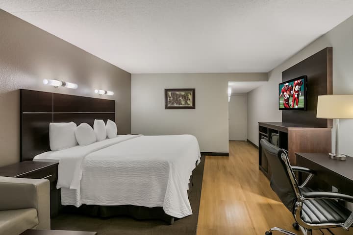 Perfect For Couple | Free Breakfast | Poolside - Knoxville, TN