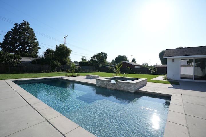 Exquisite Pool/jacuzzi Home: 2 Ensuites, Huge Yard - Orange, CA