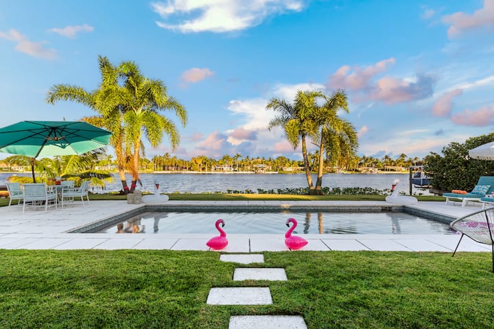 Villa Flamingo - A Resort-like Waterfront Home - Bahamas