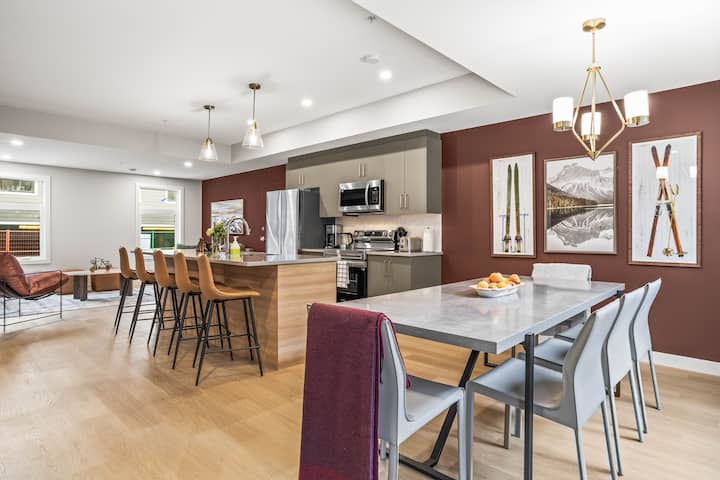 Brand New - 8br Retreat - Sleeps 26 - Banff