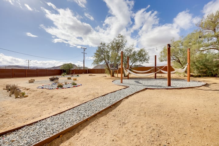 Mtn-view Home ~ 8 Mi To Joshua Tree Nat’l Park! - Joshua Tree, CA