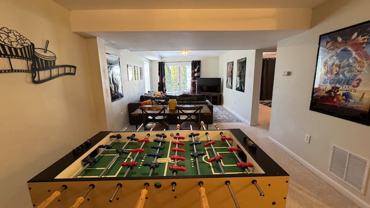 Colonial Playland - 5bd, Private Yard, Game Room - Manassas, VA