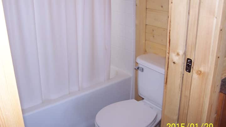 Private Deluxe 2 Room Cabin At Koa - Fort Collins, CO