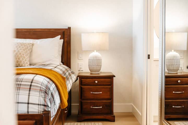 Mountain Haven Lake & Scenic Vistas - Casaloma - Kelowna