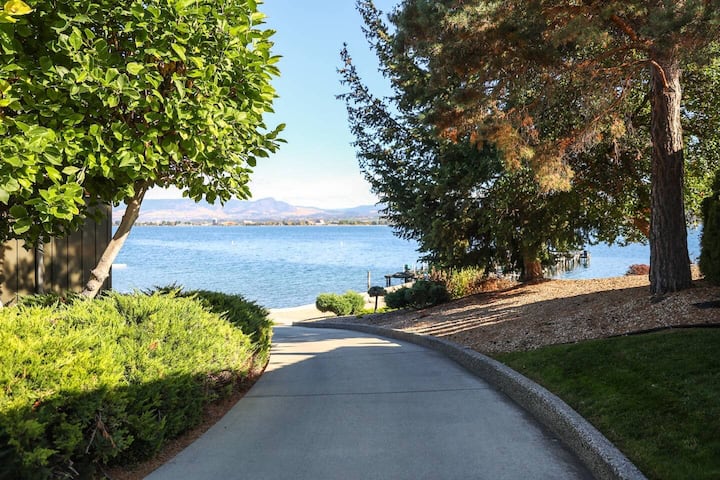 Lakeside Cabin W/ Balcony & Serene View - Casaloma - Kelowna
