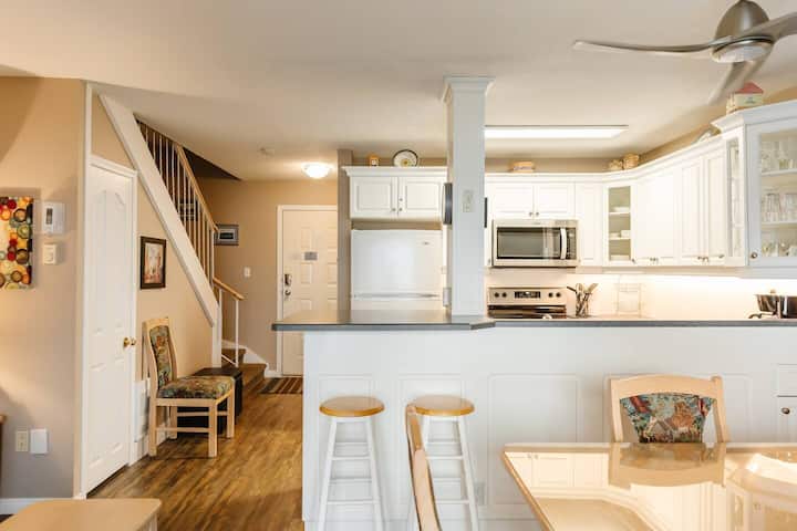 Relax In Style: Comfy & Scenic Views - Casaloma - Kelowna