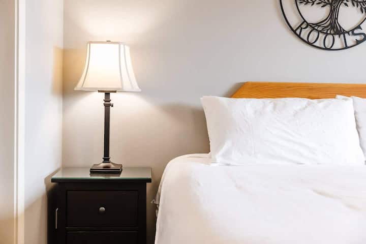 Peaceful Lakeside W/ Mountain Views - Casaloma - Kelowna