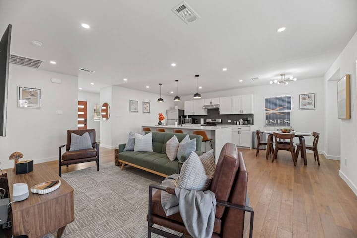 Elmwood Escape | Cozy Modern 3bd - Dallas, TX