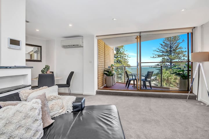 Glenelg Panorama: Seaside Bliss With Jetty Views - Glenelg