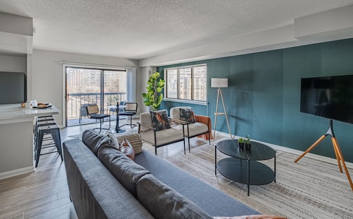2 Br Crystal City Sleeps 8| Walk To Metro & Dining - Arlington, VA