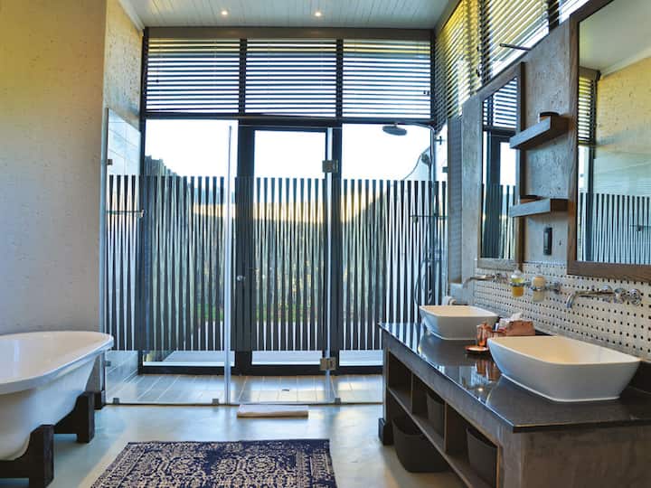 Buffalo Suite At Babirwa Bush Lodge - Rooiberg