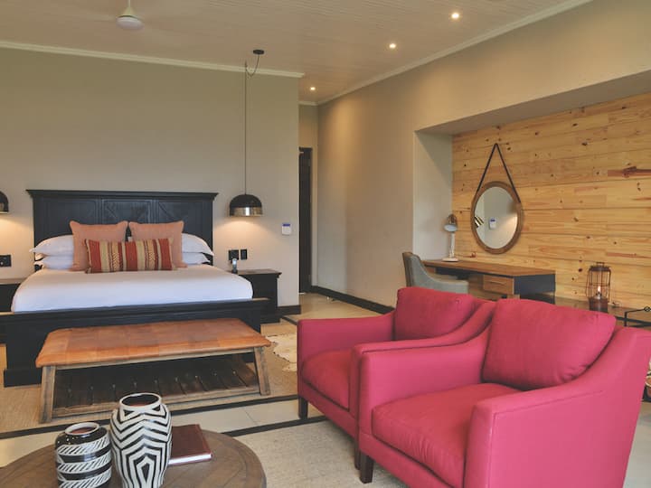Giraffe Suite At Babirwa Bush Lodge - Rooiberg