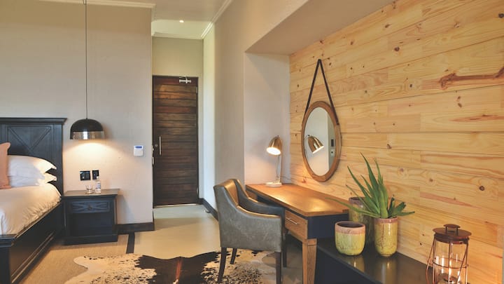 Suites At Babirwa Golf And Bush Lodge, Wildebeest Suite At Babirwa Lodge - Rooiberg
