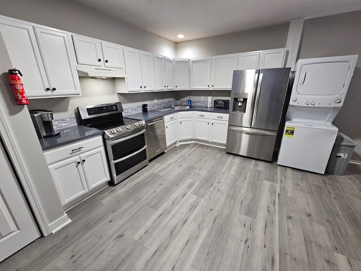 Private Apartment In Southbury 103 - Lake Quassapaug, CT