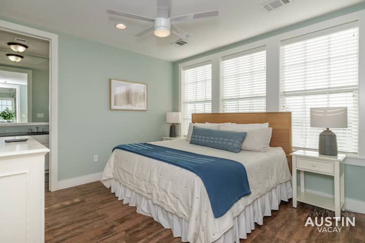 Quiet Luxury Condo at Cinnamon Shore w/ Amenities - Condominiums for ...