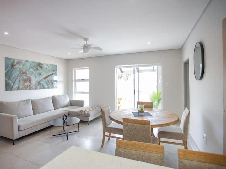 Modern Family Apartment | Central George - George