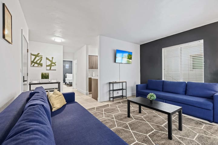 Coastal 1 Bedroom Steps From Ocean - Miami Beach, FL