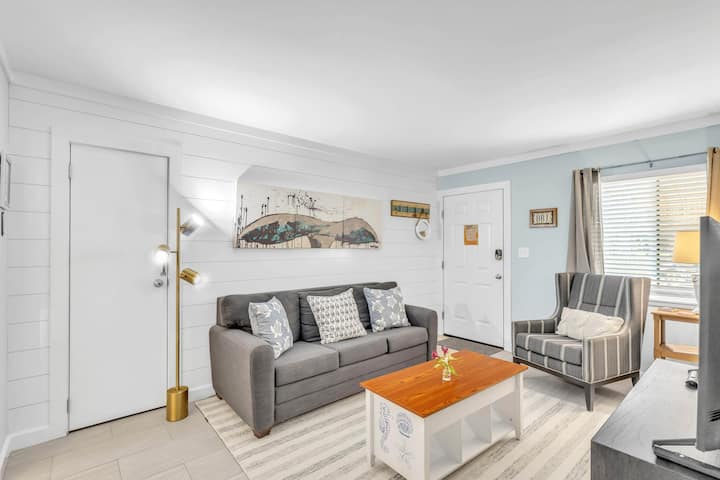 Walk To Beach! Relaxing Villa W/ Pool Hilton Head - Hilton Head Island, SC
