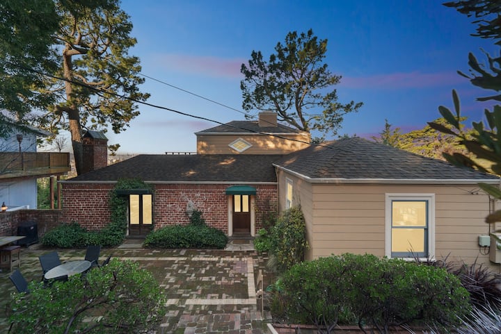 Charming 1933 Ridge-top Home With Stunning Views - Oakland, CA