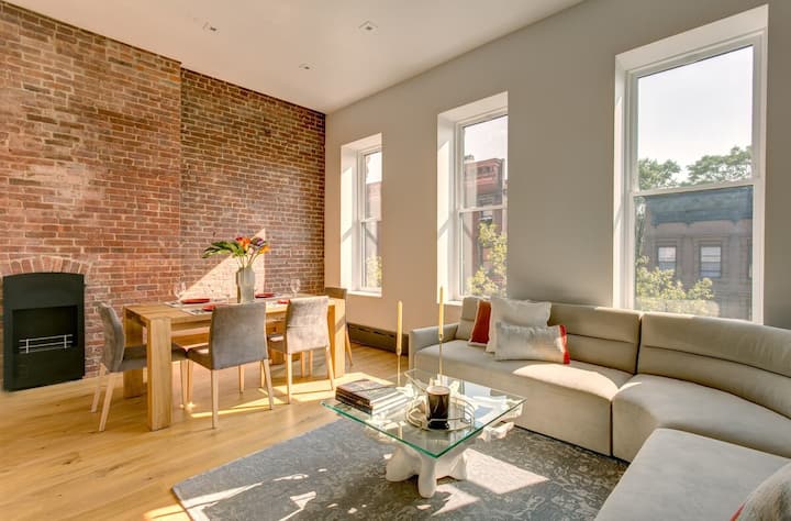 Hawthorn Iii By Rove Travel | 2br Designer Apt - Queens, NY
