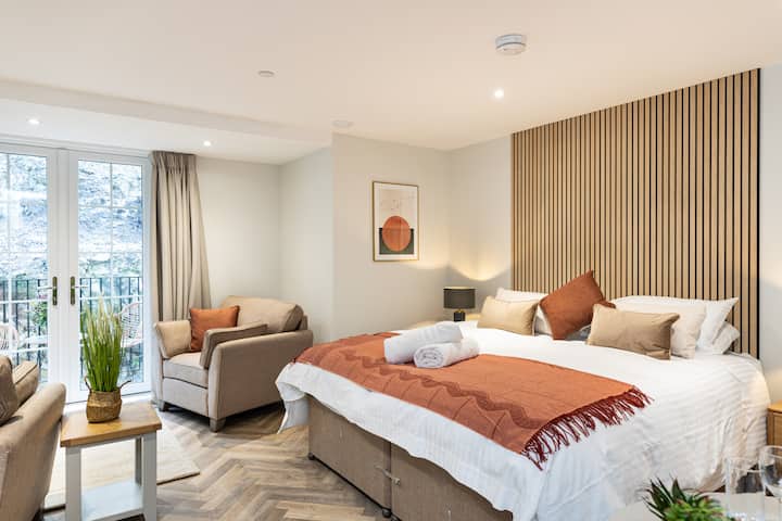 16 Rock Mill | Deluxe Studio Apartment | Balcony - Bakewell