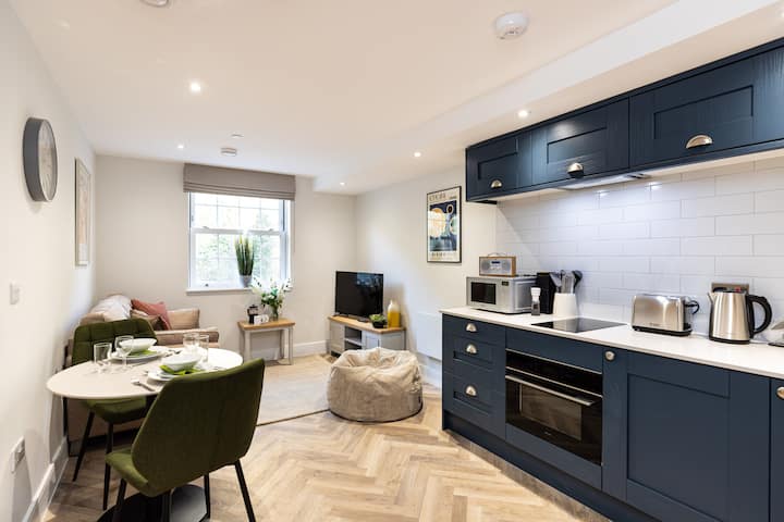 13 Rock Mill | 1 Bed Apartment Near Chatsworth - キャッストン