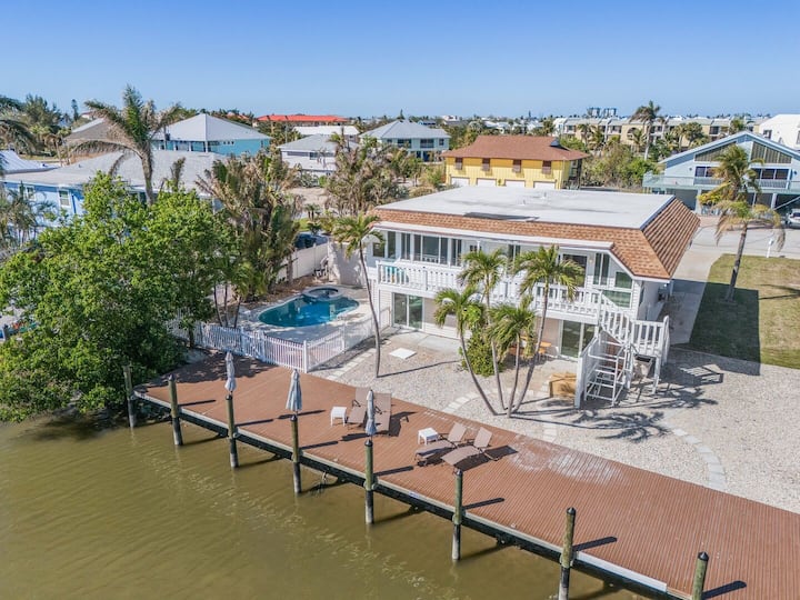 21591 Entire Waterfront Manor W/ Heated Pool - Fort Myers Beach, FL