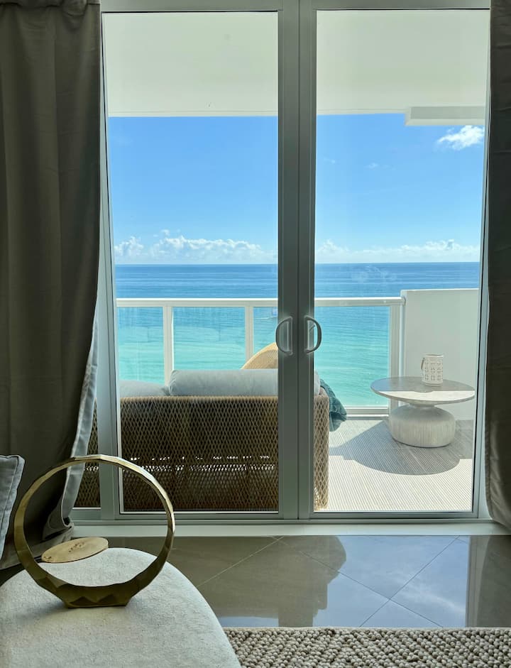 Oceanfront Gem • Newly Renovated - Miami Beach, FL