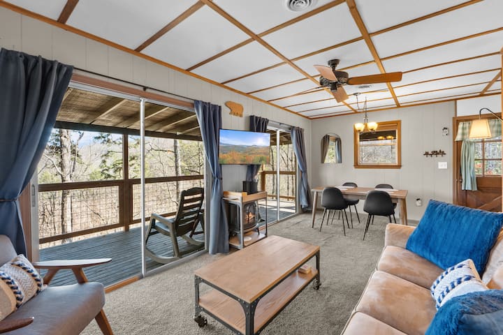 Pet Friendly 2br! Firepit*fishing*games*sleeps 5! - Gatlinburg, TN