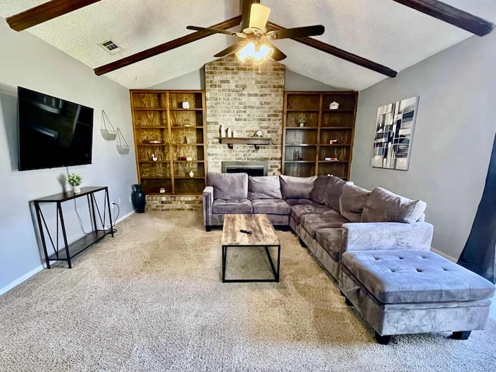 Fremont House - 3br/2ba - Family Friendly - Lubbock, TX