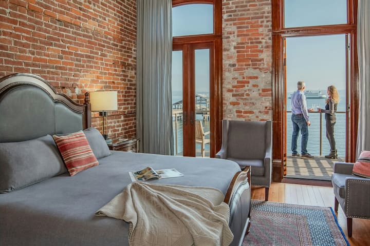 Studio Room W/ Water Views Overlooking The Bay - Port Townsend, WA