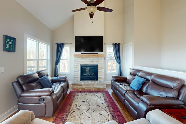 1br Mountain View Cabin With Wifi & Private Deck - Clarkesville, GA