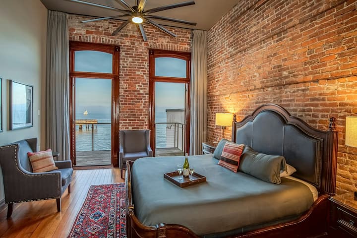 Studio Room W/ Water Views Overlooking The Bay - Port Townsend, WA
