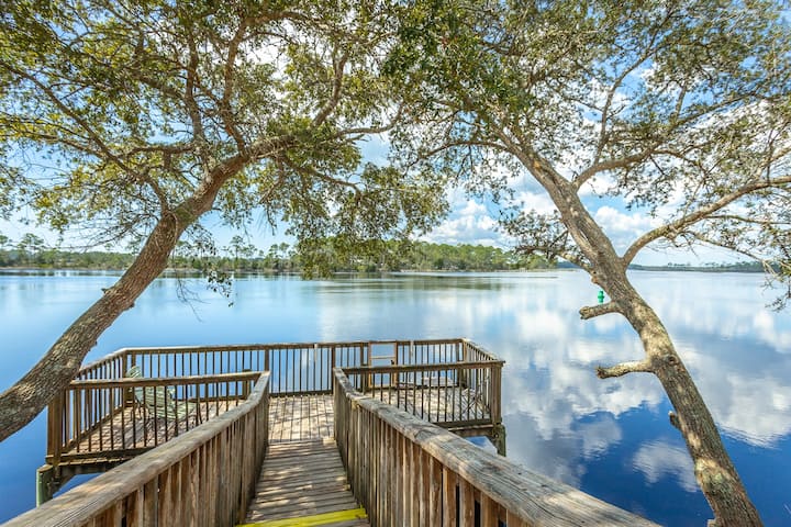 Buster's View 1br/1ba Overlooking Carrabelle River - Carrabelle, FL