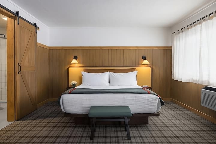 Rustic Lodge Perfect For Couples Getaway - Jackson, WY