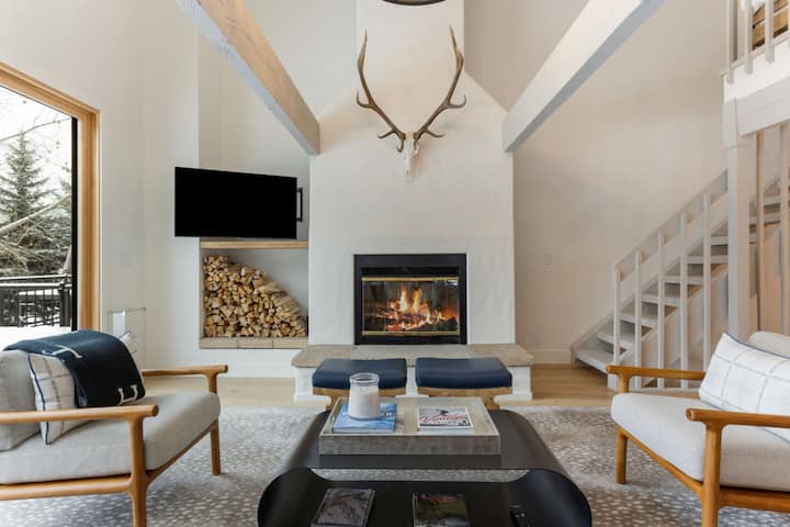 Minutes From Slopes On Bus Route, Chic Mtn Condo! - Vail, CO