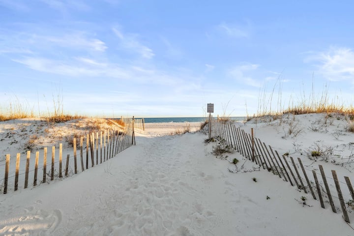 Beachfront - 2 Bedrooms - Big Screen Tv - Gulf Shores, AL