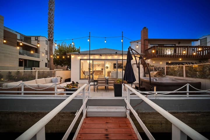 Bayside Getaway Waterfront! - Newport Beach, CA