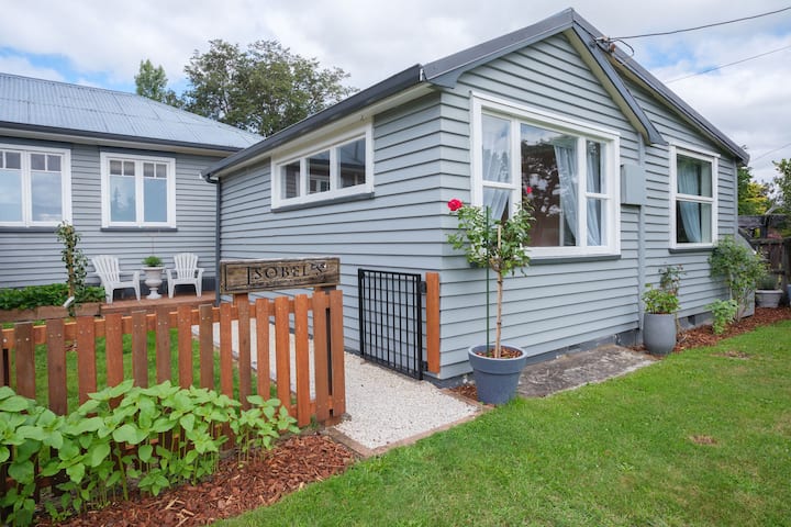 Isobel's Rose Cottage - Hanmer Springs