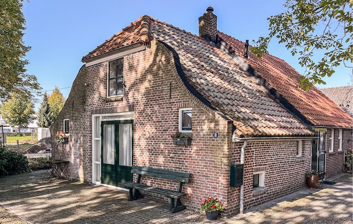 2 Bedroom Cozy Home In Noordscheschut - Hoogeveen