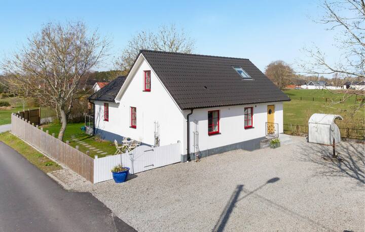 3 Bedroom Cozy Home In Tomelilla - Tomelilla