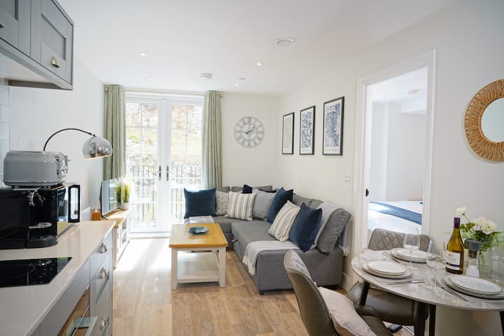 27 Rock Mill | Superb 1 Bed Apartment With Balcony - Bakewell