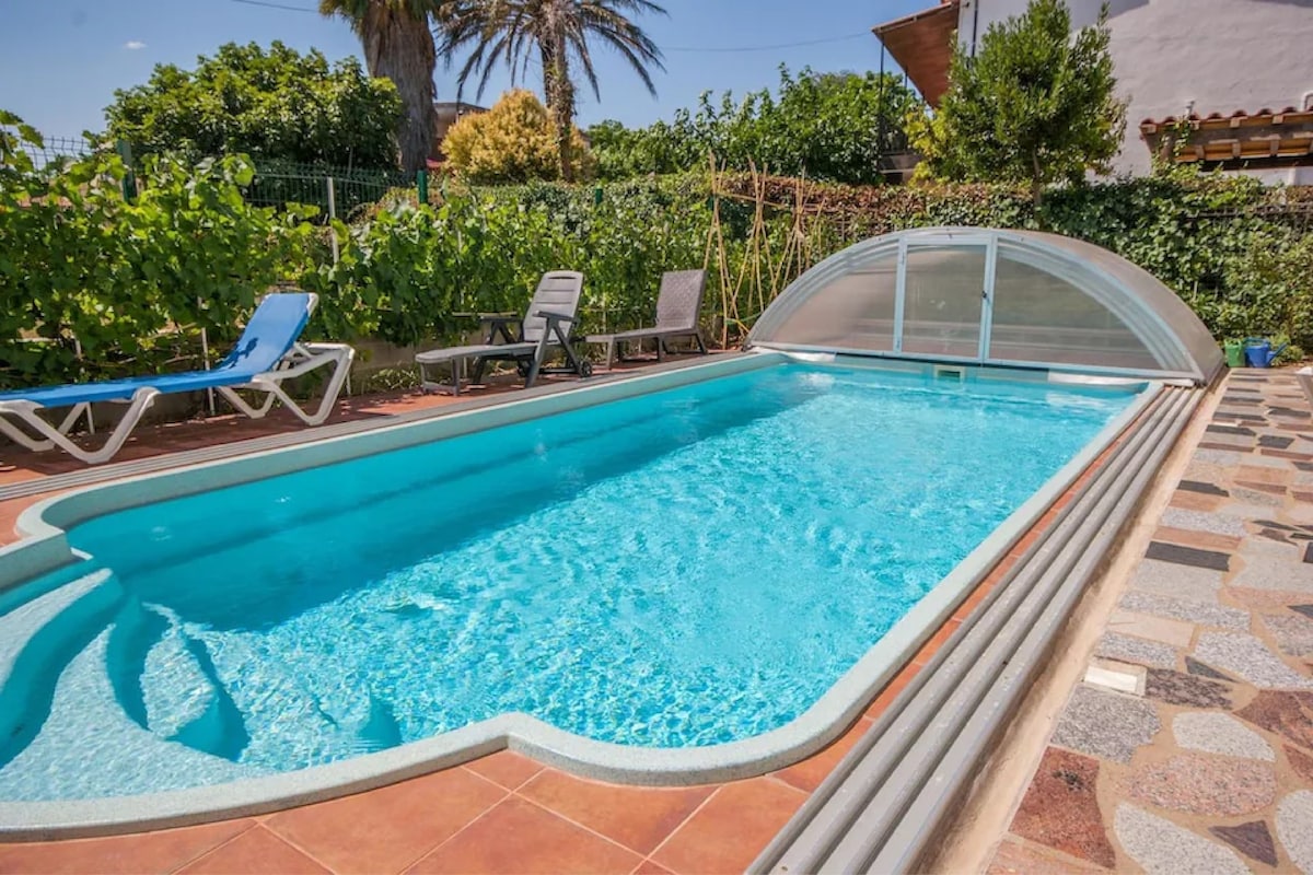 Geräumige Villa mit Pool in ruhiger Lage in Sant P - Villen zur Miete ...