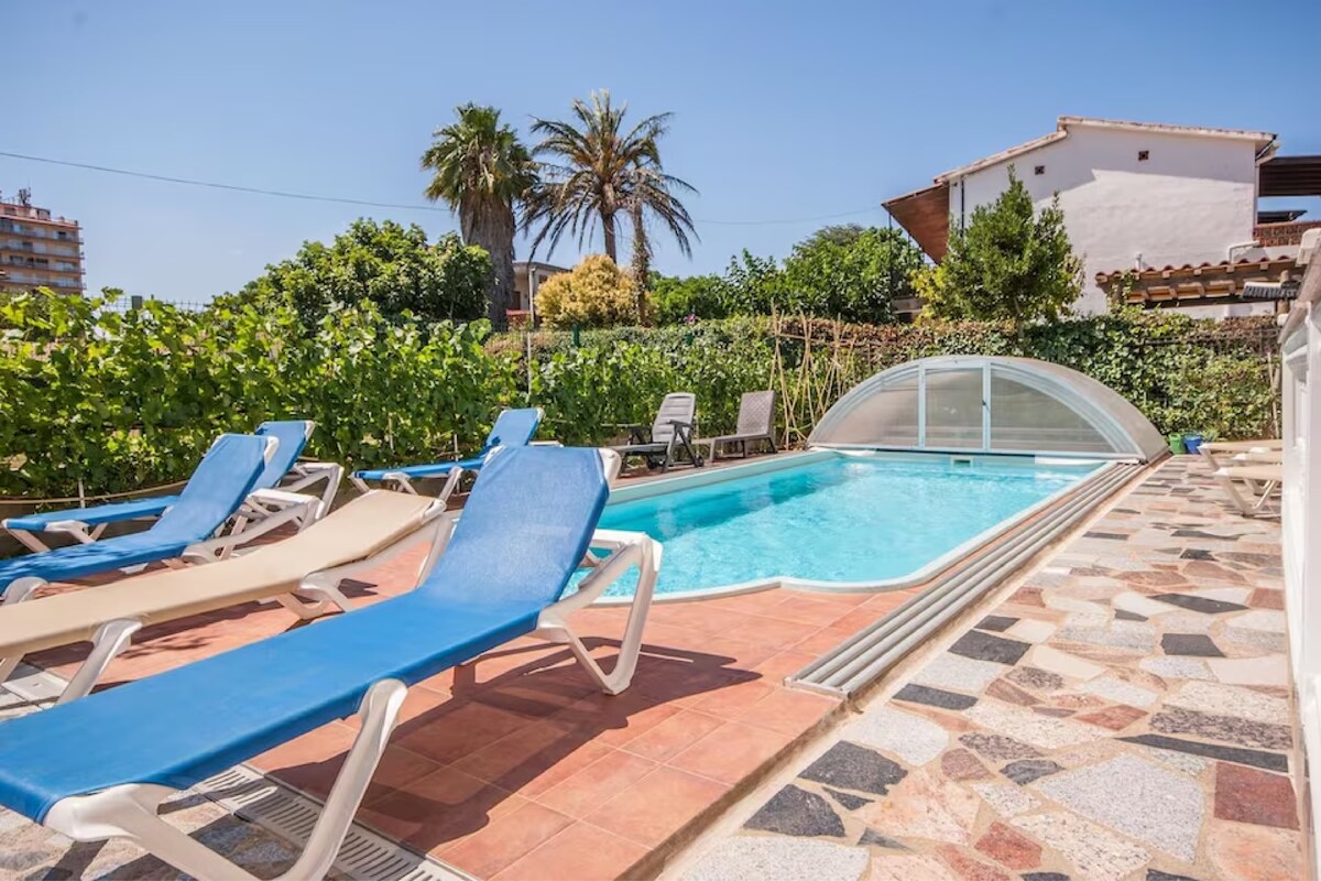 Geräumige Villa mit Pool in ruhiger Lage in Sant P - Villen zur Miete ...