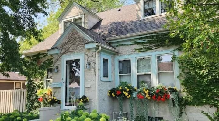 Downtown Boho Home W/office, Yoga Studio,king Bed - La Crosse, WI