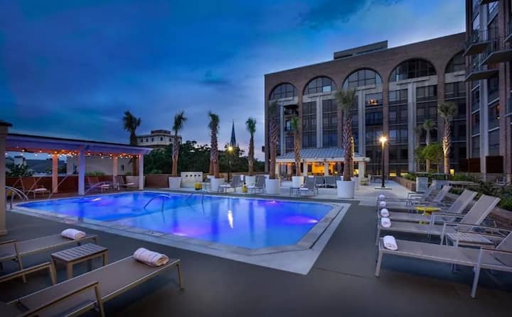 In Historic Savannah | Rooftop Pool + Dining - Savannah, GA