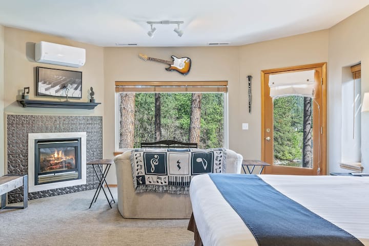 Tennessee. River View. Patio. Fireplace. Dogok - Leavenworth, WA