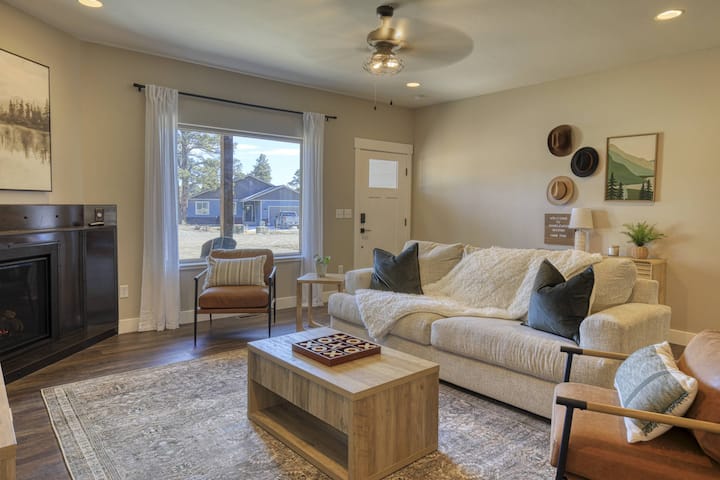 Hot Spring Passes! Gorgeous Home, Fireplace, Deck - Pagosa Springs, CO