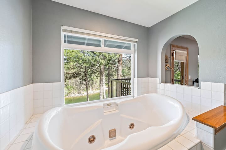 Shenandoah. River View. Jacuzzi Tub! Deck - Leavenworth, WA
